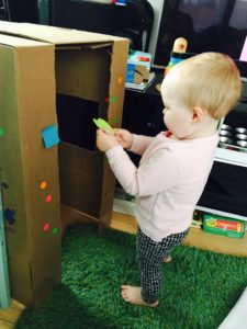 Cardboard house out of a box for a toddler. 6 play ideas – Chicklink